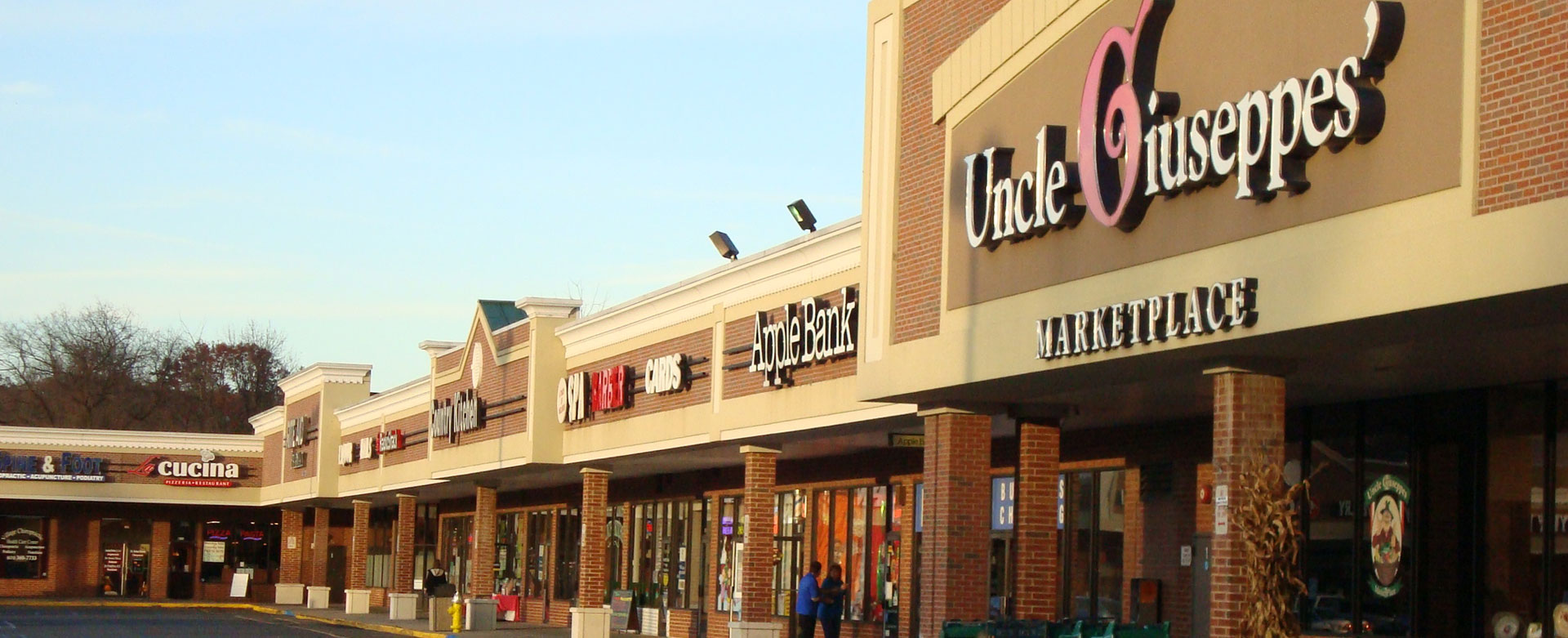 HILLSIDE VILLAGE CENTER | Gator Investments